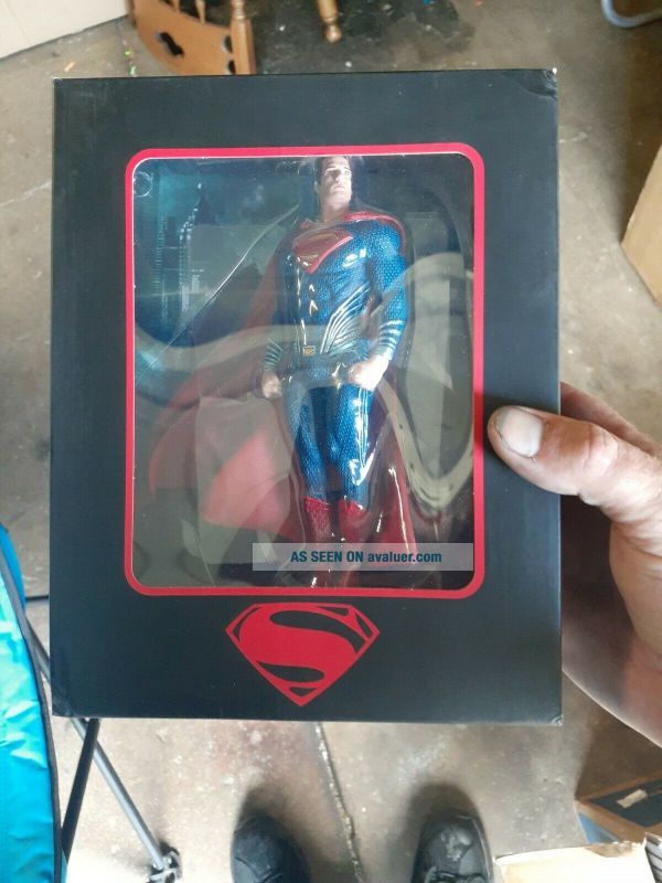 Iron Studios 1/10 Scale Superman Figure From Batman Vs. Superman Dawn ...