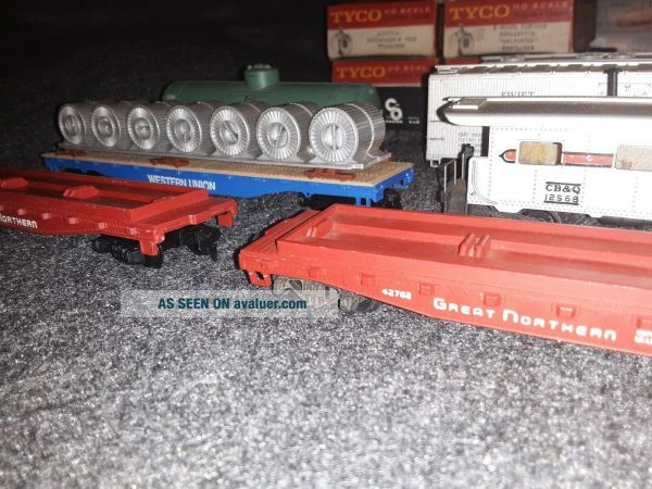 8 Piece Vintage Tyco HO Freight Set Reefer Flat Cars Caboose More ...