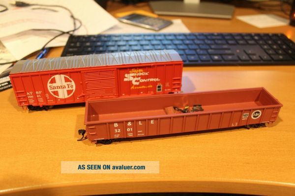 2 Atlas Cars ATSF Santa FE Boxcar And B&LE Gondola In HO Scale | #31836190