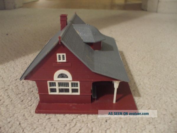 VINTAGE ASSEMBLED REVELL MODEL KIT HO SCALE RAILROAD SMALL TOWN STATION ...
