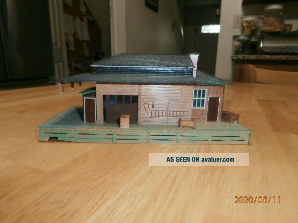 TYCO HO SCALE ASSEMBLED BUILDING - - - LIGHTED FREIGHT STATION | #32254087