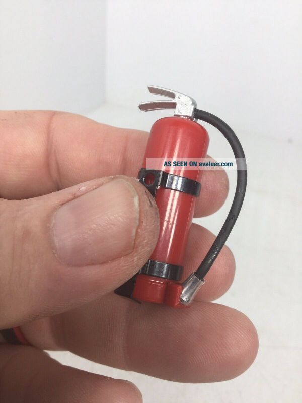 1/6 TH SCALE FIRE EXTINGUISHER WITH MOUNTING BRACKET DRAGON BBI DID ...