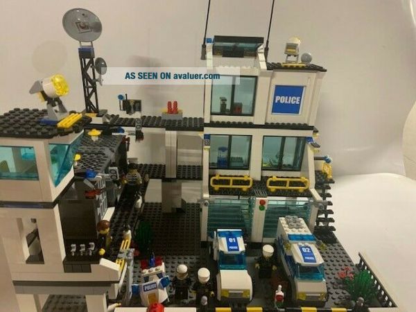 LEGO City Police Headquarters Set (7744) - W/ All Instructions | #33039471