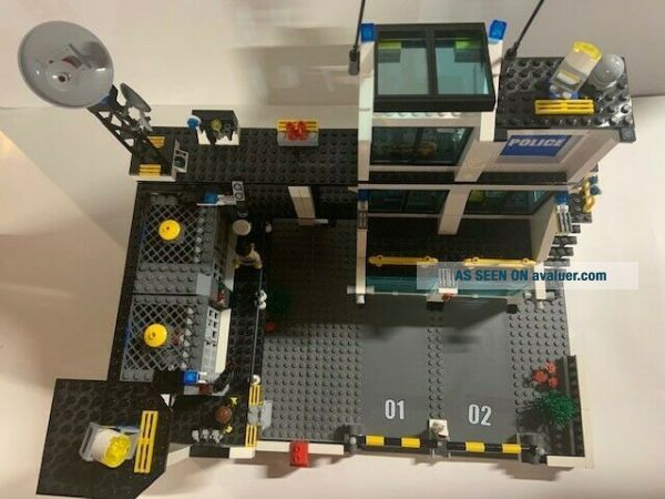 LEGO City Police Headquarters Set (7744) - W/ All Instructions | #33039471
