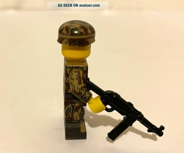 Custom LEGO Minifigure WWII Paratrooper In Splinter Camo | #33405221