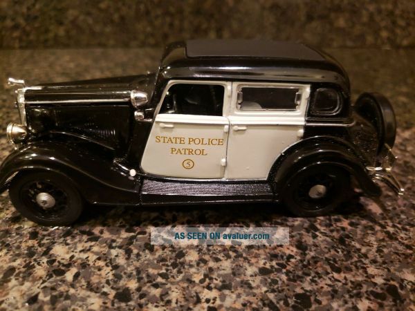 Die - Cast 1934 Ford Deluxe Fordor State Police Patrol Car | #33368951