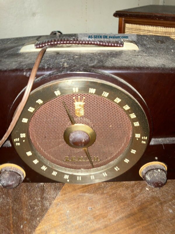 VINTAGE 1950s ZENITH AM - FM ANTIQUE OLD BAKELITE TUBE RADIO | #45803781