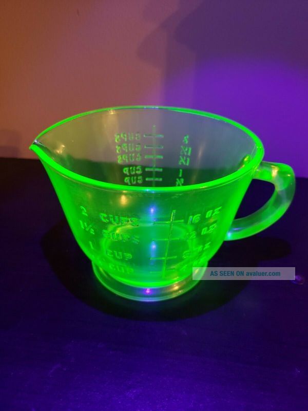 VINTAGE GREEN DEPRESSION URANIUM GLASS 2 CUP MEASURING CUP | #46031100