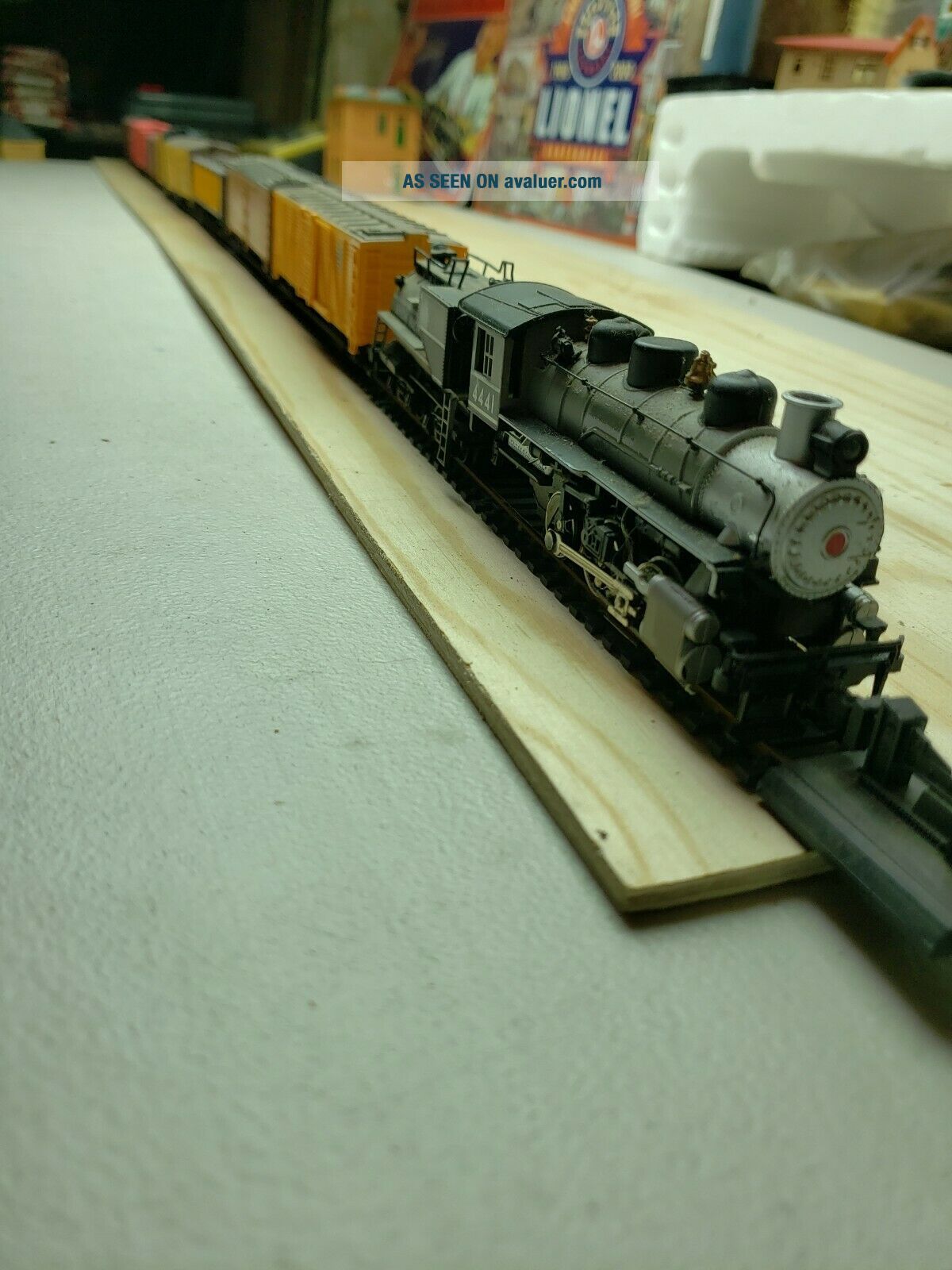 HO SCALE 1:87 Union Pacific BACHMANN STEAM LOCOMOTIVE And 8 Box Cars ...