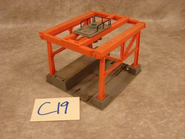 C19B VINTAGE HO SCALE PLASTIC DOCK CONTAINER CRANE | #59428799