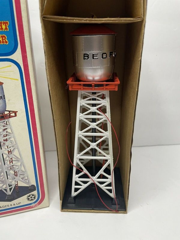 Life Like HO Scale Bedford Operating Blinking Light Water Tower 08705 ...