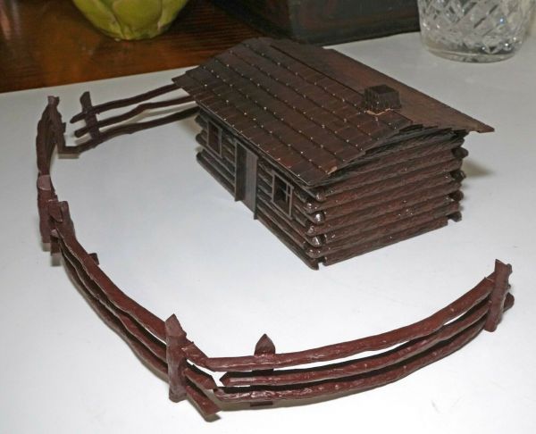 VINTAGE PLASTICVILLE LOG CABIN WITH FENCE MODEL TRAINS O SCALE | #59650665