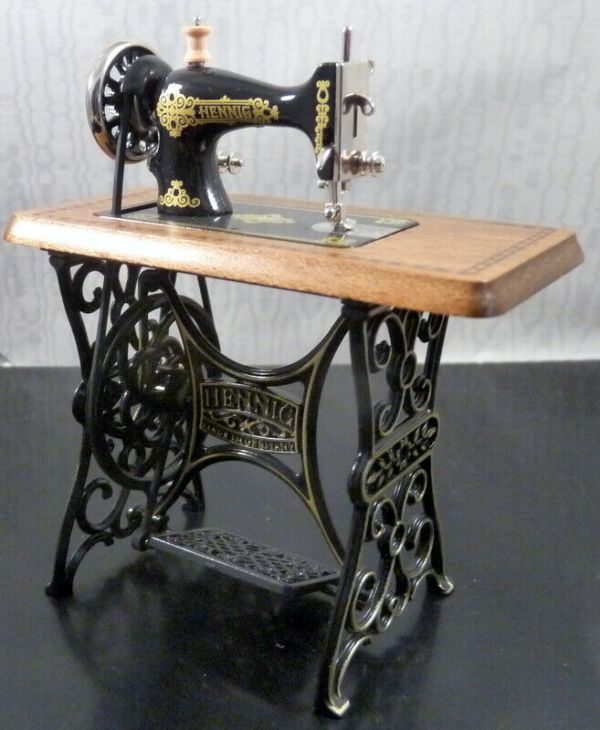 Bodo Hennig German Antique Treadle SEWING MACHINE 1:12 Dollhouse ...