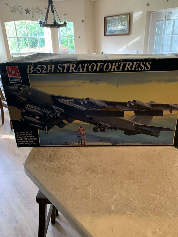 AMT/ERTL B - 52H STRATOFORTRESS 1/72 Scale Model Kit Complete Parts ...