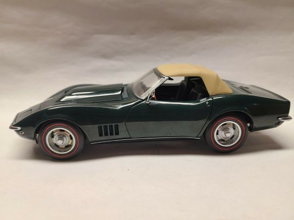 Danbury 1968 Chevy Corvette 427 Big Block 1/24 Detailed Die - Cast No ...