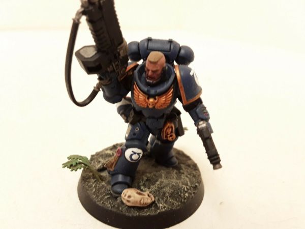 Warhammer 40K Space Marines Ultramarines Primaris Lieutenant Dark ...