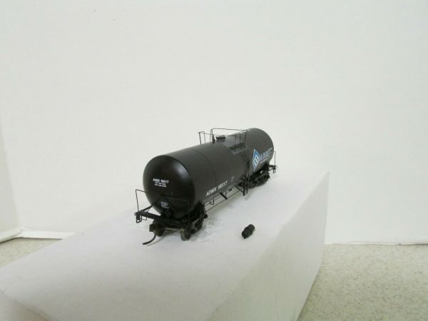 Intermountain HO Scale ADM 19, 600 Gal. Tank Car 19517 | #61594306
