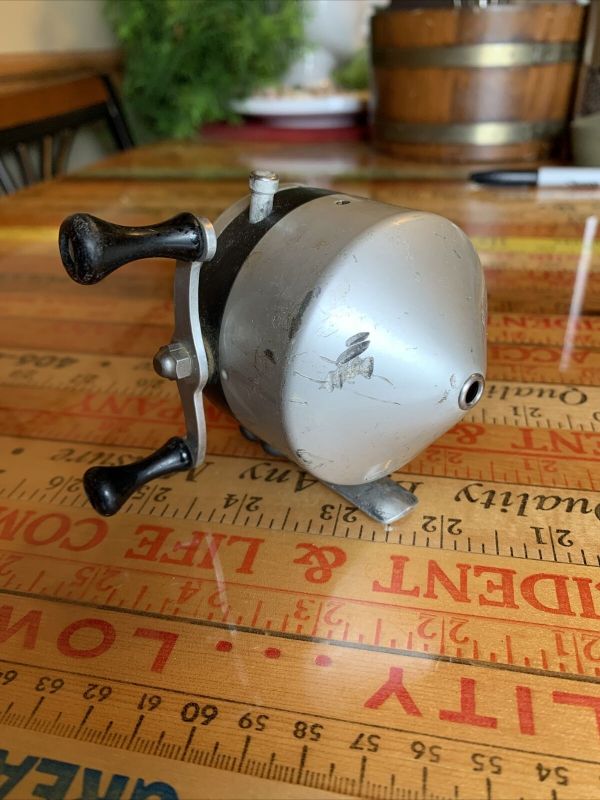 Vintage Standard Zebco Zero Hour Bomb Co Spincast FISHING Reel Tan ...