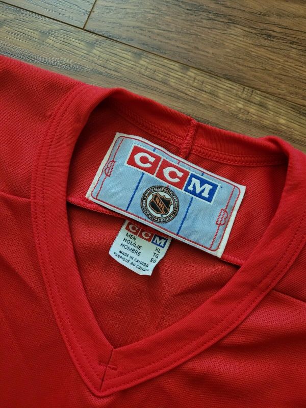 Vintage Detroit Red Wings Jersey NHL CCM Mens XL Large Chest Patch Logo ...